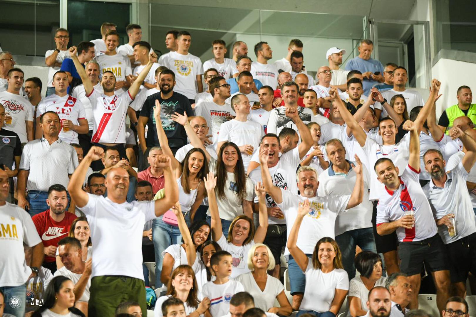 Galerija: FOTO Navijači pune tribine, Ultrasi spektakultarno došli na ...