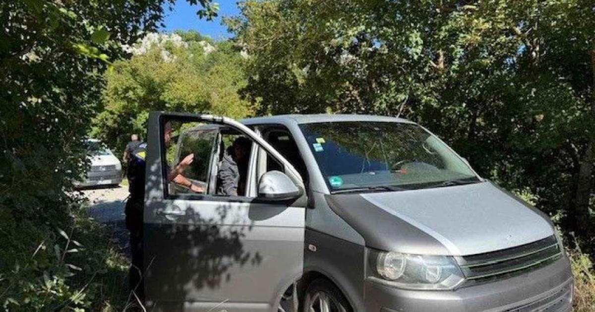 Uhićeni Turci u Gacku: Spriječeno krijumčarenje 12 migranata, među ...