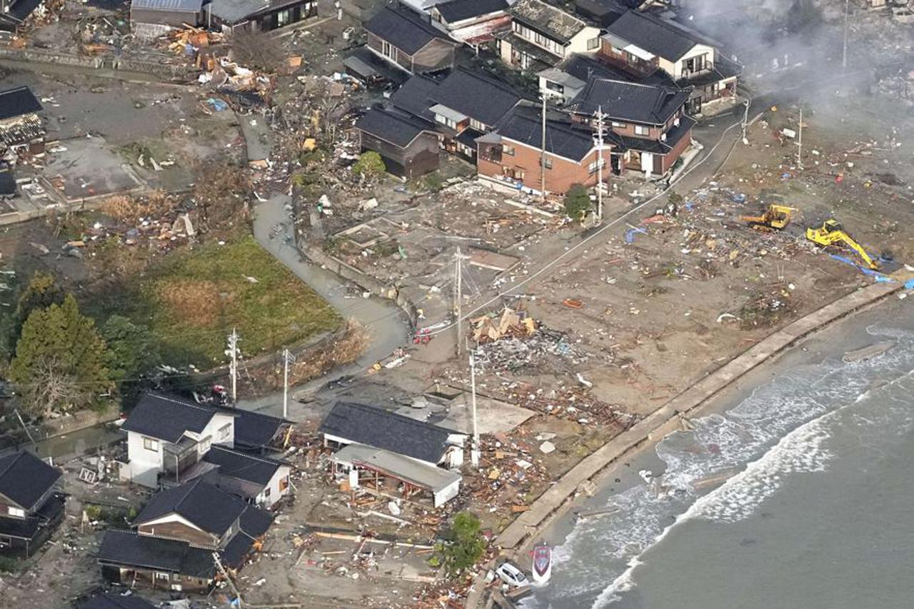 VIDEO/FOTO Katastrofalne posljedice potresa u Japanu: Srušene kuće, požari, tisuće ljudi bez ...