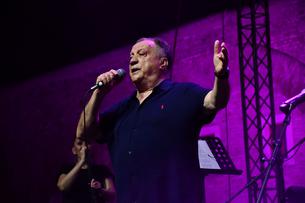 Preminuo je Halid Bešlić, u 72. godini napustio nas jedan od ...