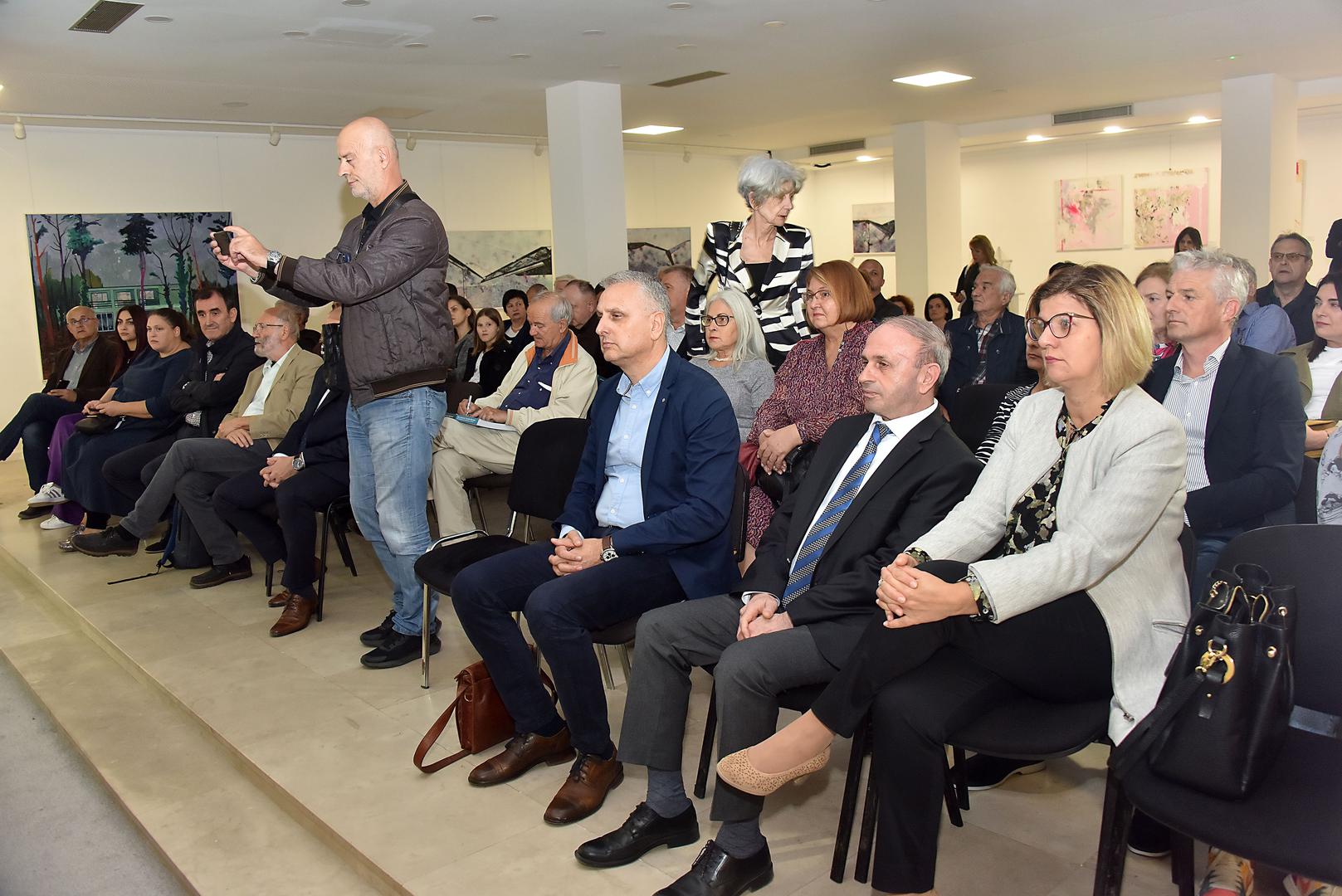 Monografija 'Stari mostovi i utvrde Mostara' predstavljena u Kosači ...