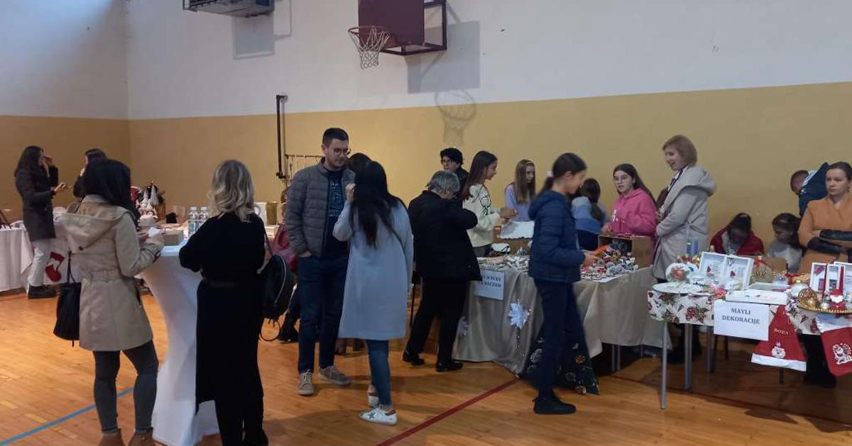 U Širokom Brijegu sajam rukotvorina 'Vrijedne ruke' - www.vecernji.ba U Širokom Brijegu sajam rukotvorina 'Vrijedne ruke' - www.vecernji.ba