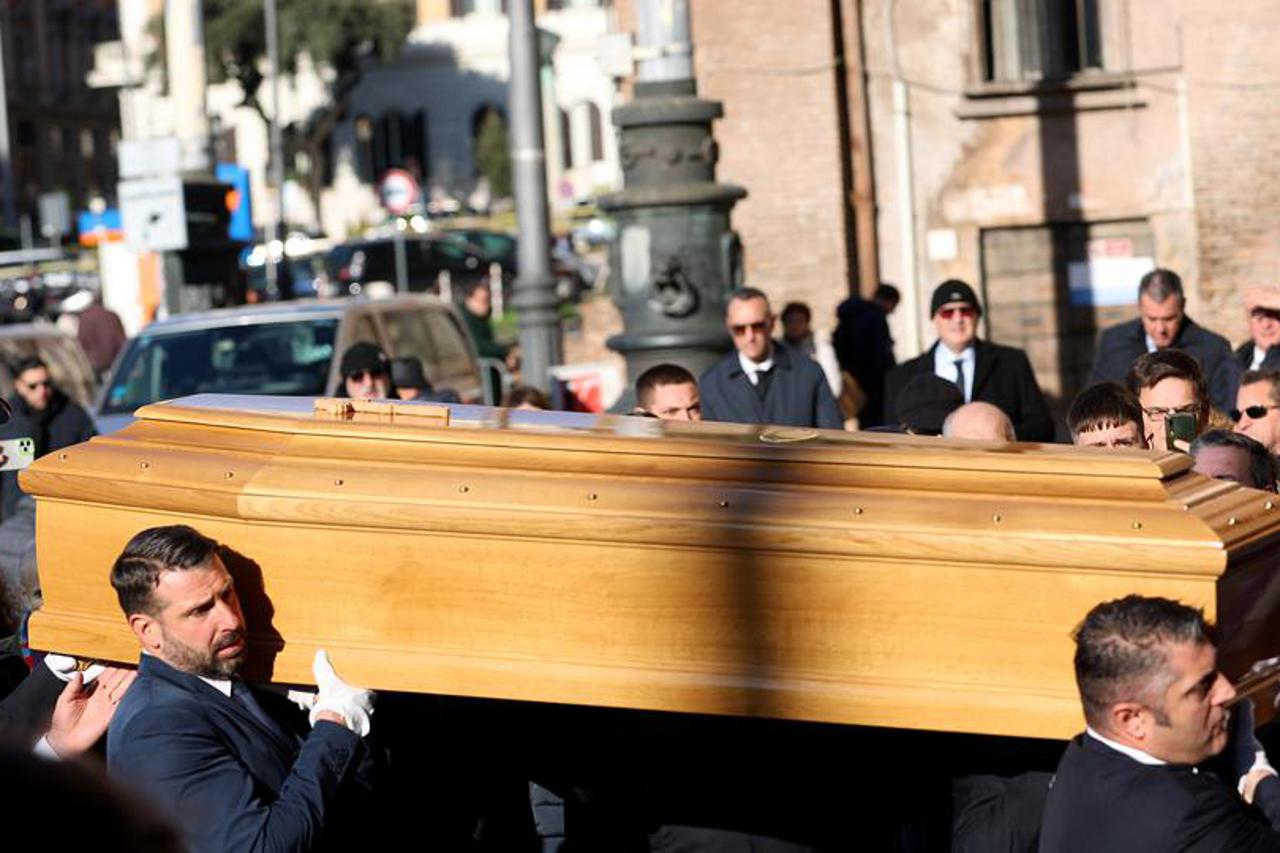 Siniša Mihajlović sahranjen u Rimu, na pogrebu se skupile brojne ...