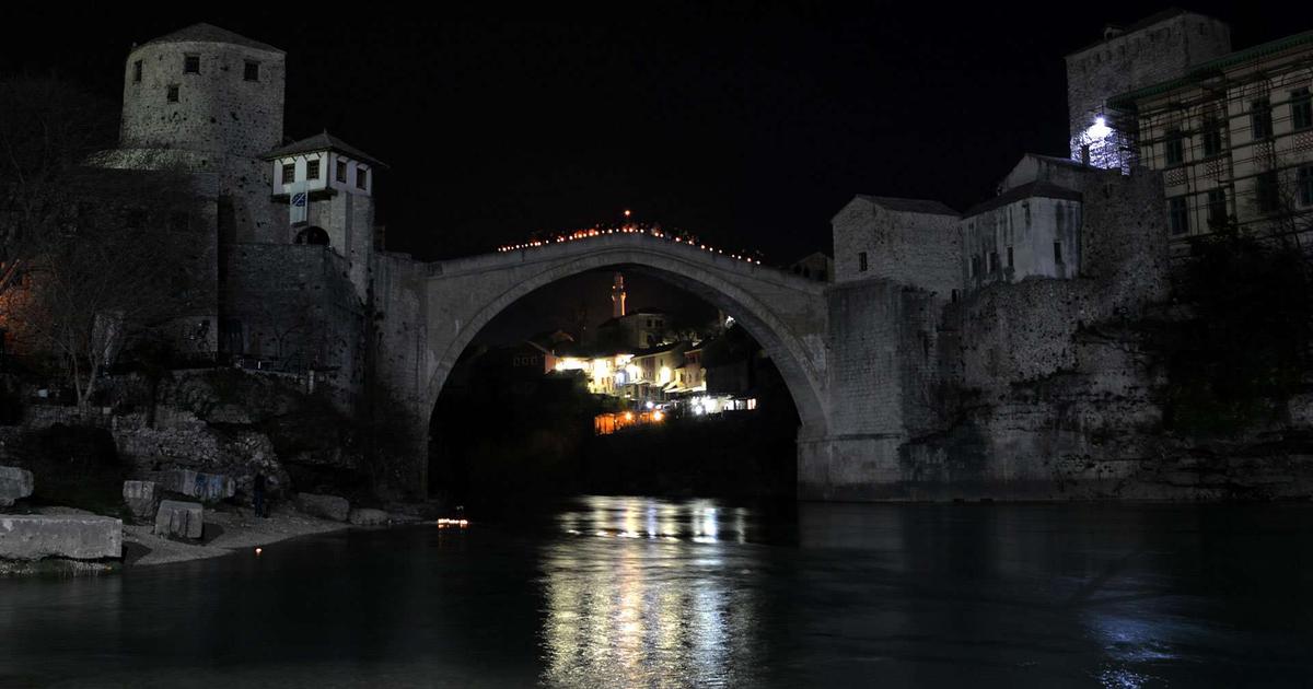 Stari most večeras u mraku - www.vecernji.ba