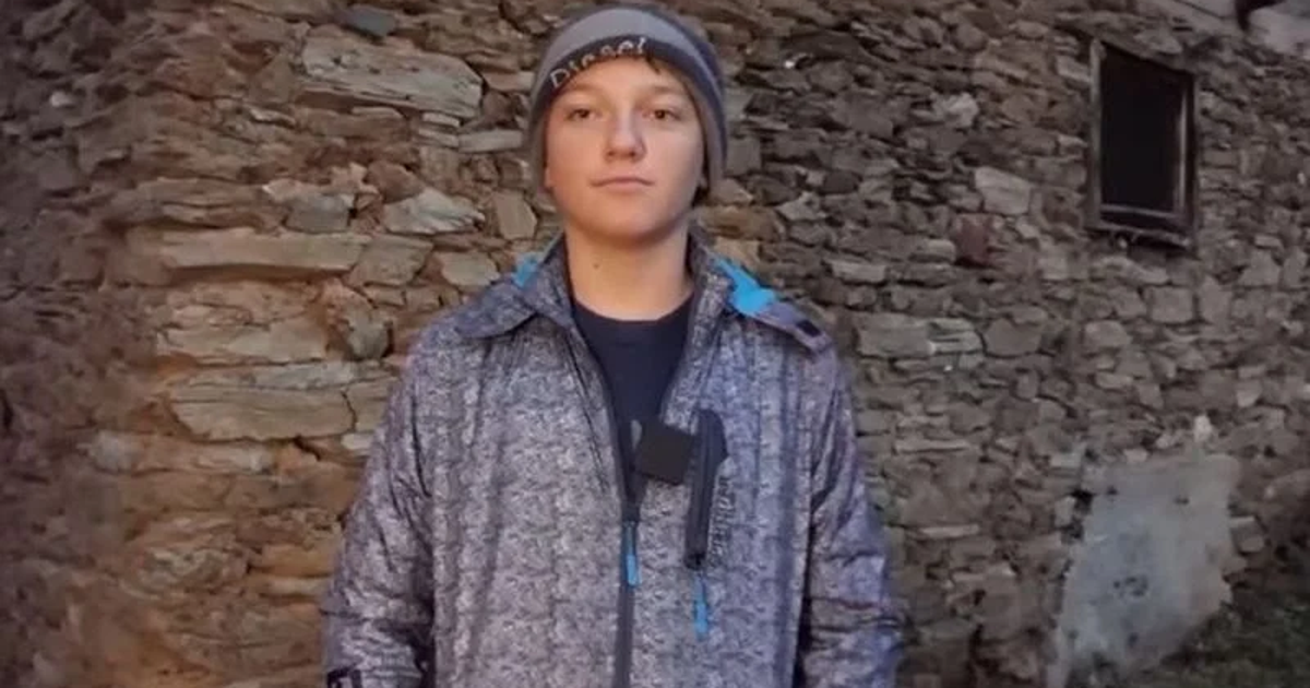 Dječak iz BiH sam brine o majci i sestri, a vršnjaci ga ismijavaju na ...