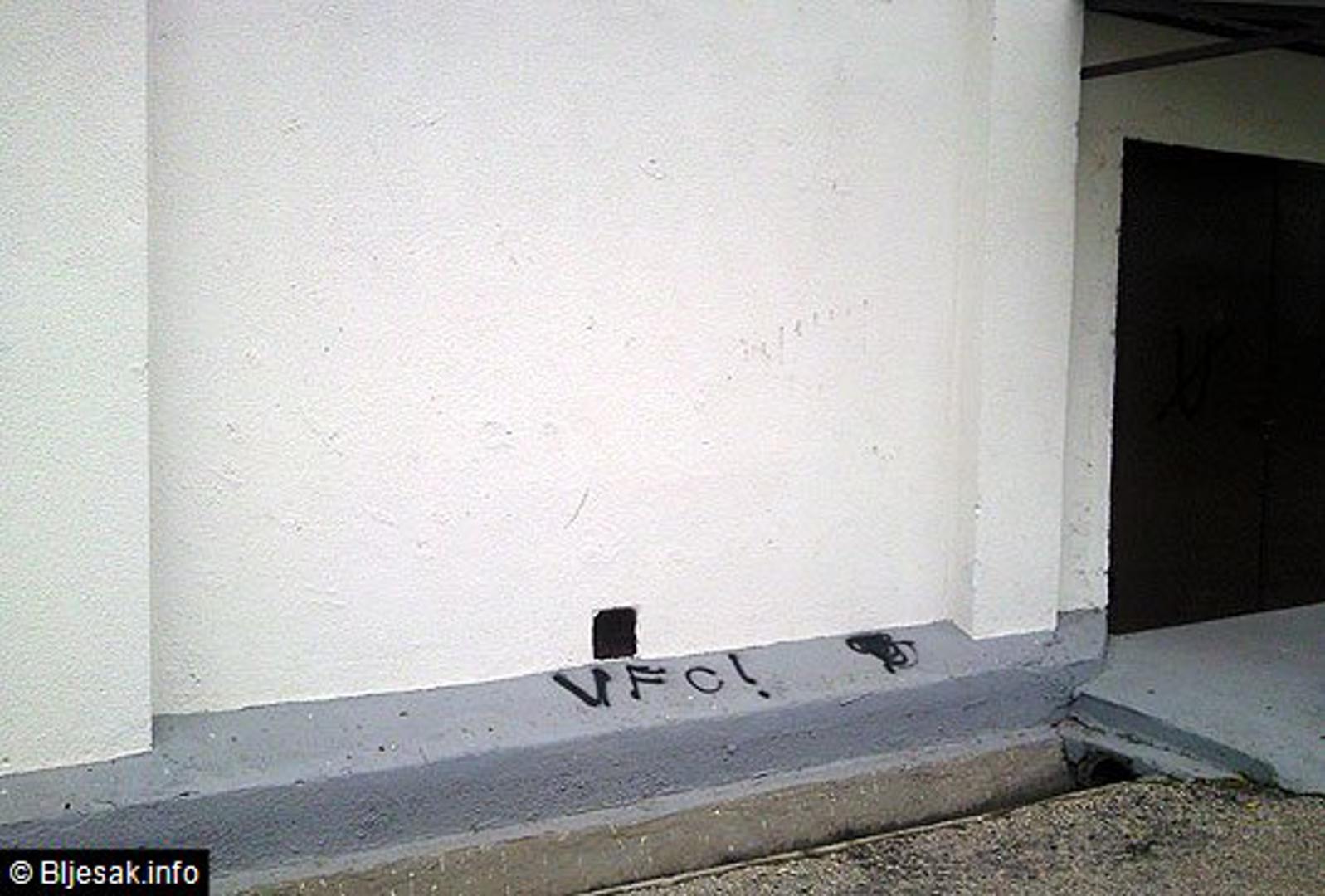 Galerija: Na crkvi i župnom uredu u Mostaru osvanuli islamski simboli ...