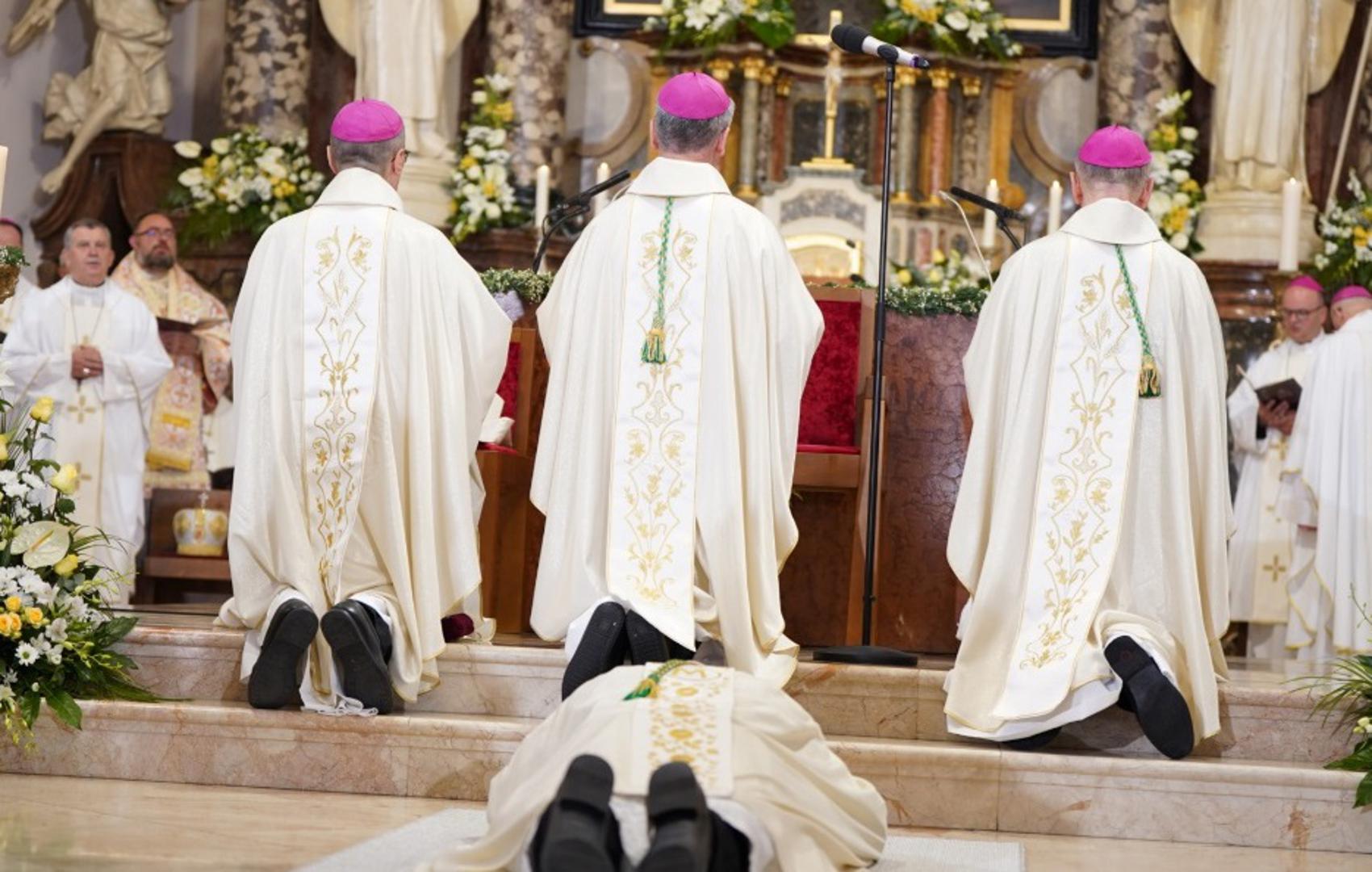 Zaređen novi požeški biskup - www.vecernji.ba