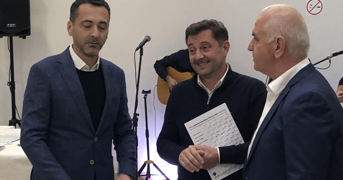 FOTO: Izložba slika i kiparskih radova više autora nastalih u sklopu ...