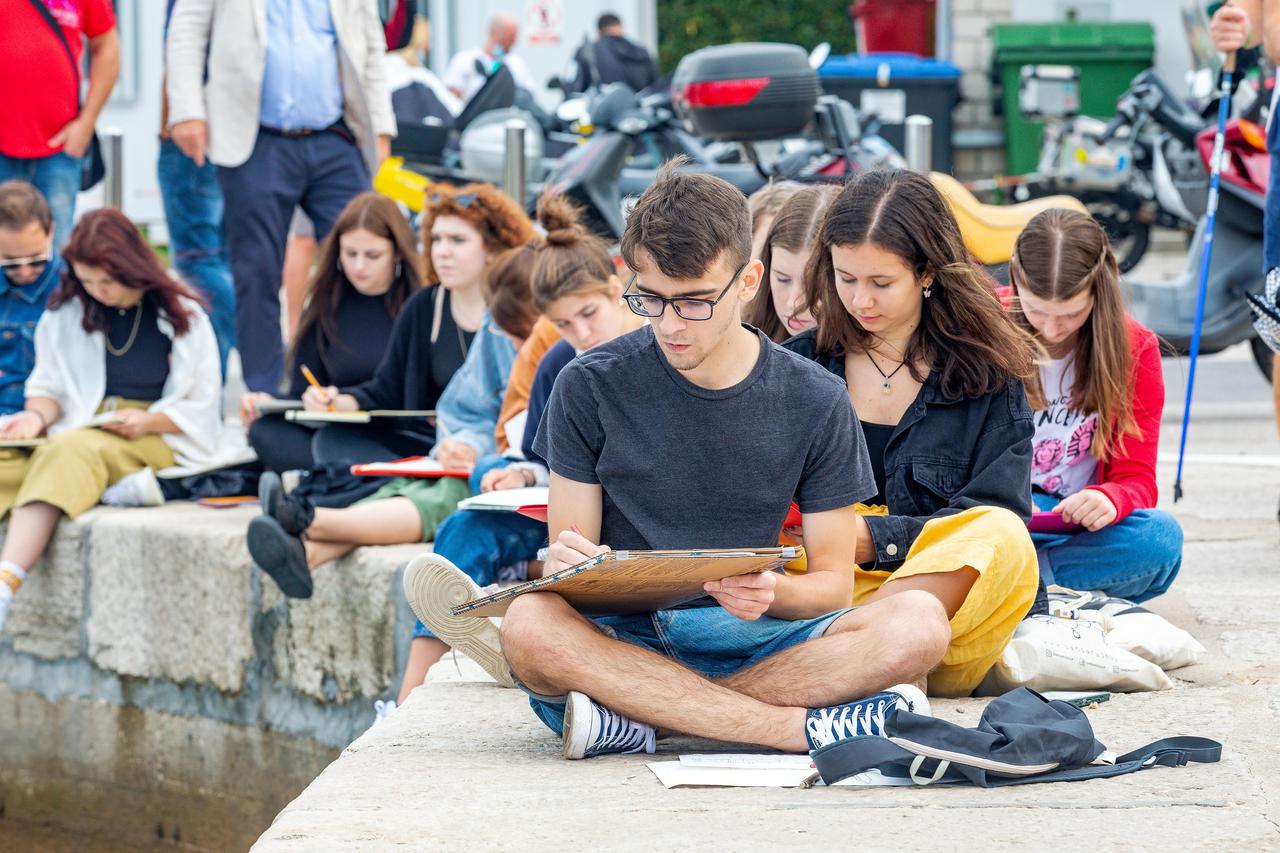 U ovom hercegovačkom gradu brucoši će dobiti 500 maraka - www.vecernji.ba