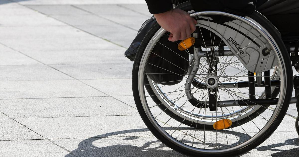 Lažni invalid u Austriji oštetio Grad Graz za oko 300.000 eura. Vozio ...