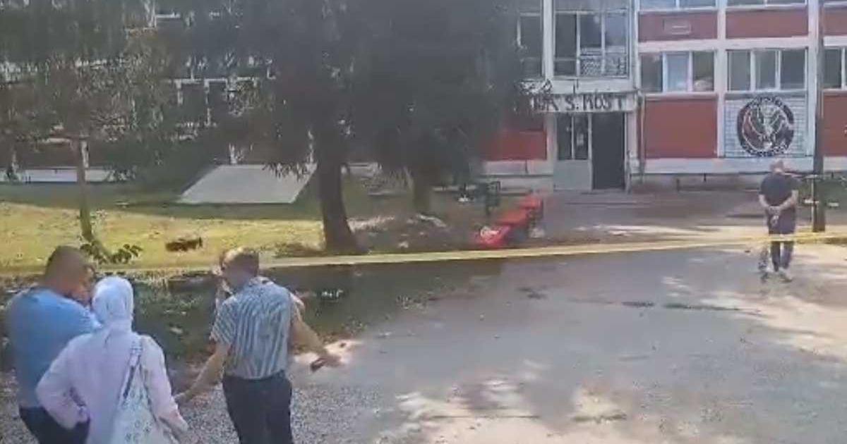 Pogledajete video iz škole u Sanskom Mostu gdje se desilo krvoproliće - www.vecernji.ba